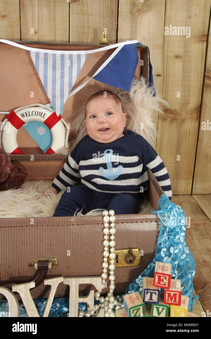 Boy with large eyes hi-res stock photography and images - Alamy