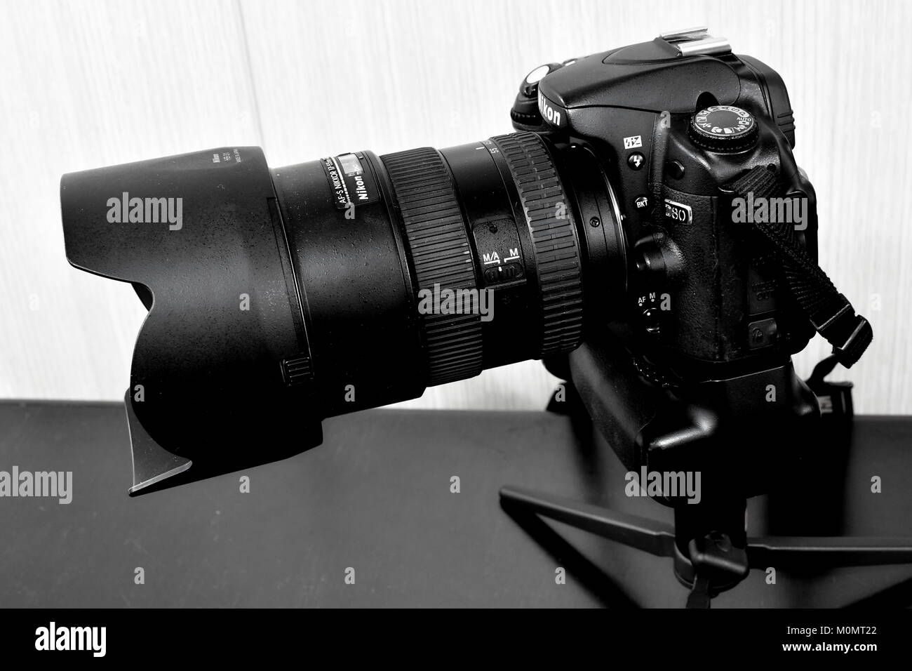Nikon DSLR D80 and battery pack and Lenses on display and Christmas ...