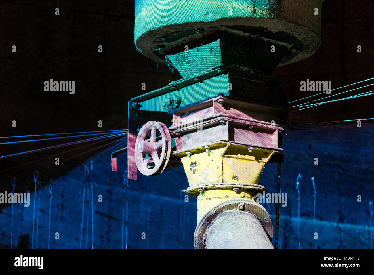 Iron valve wheel hi-res stock photography and images - Alamy