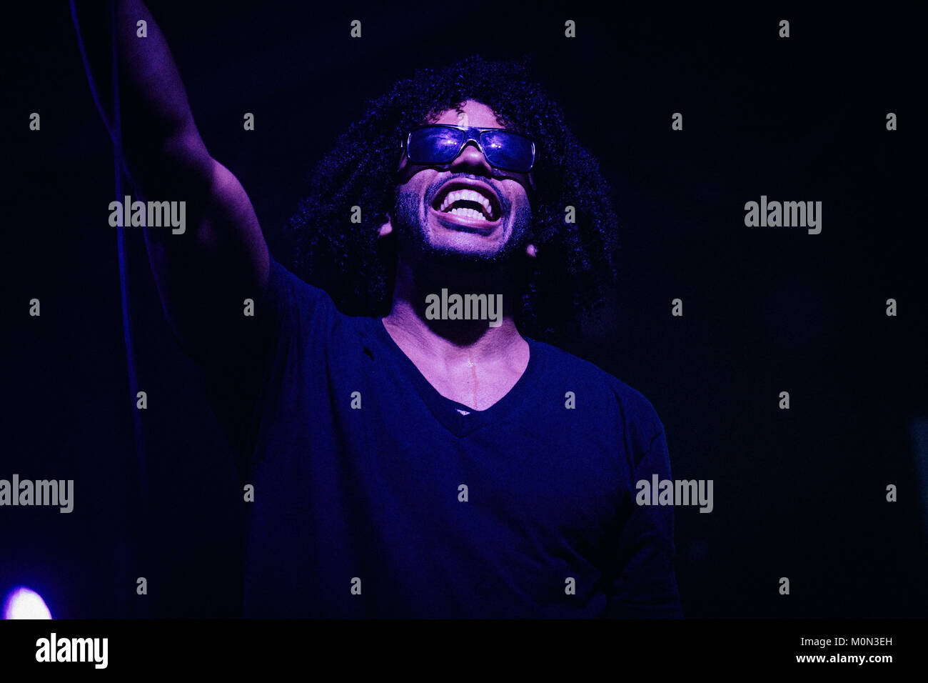 Clipping band hi-res stock photography and images - Alamy