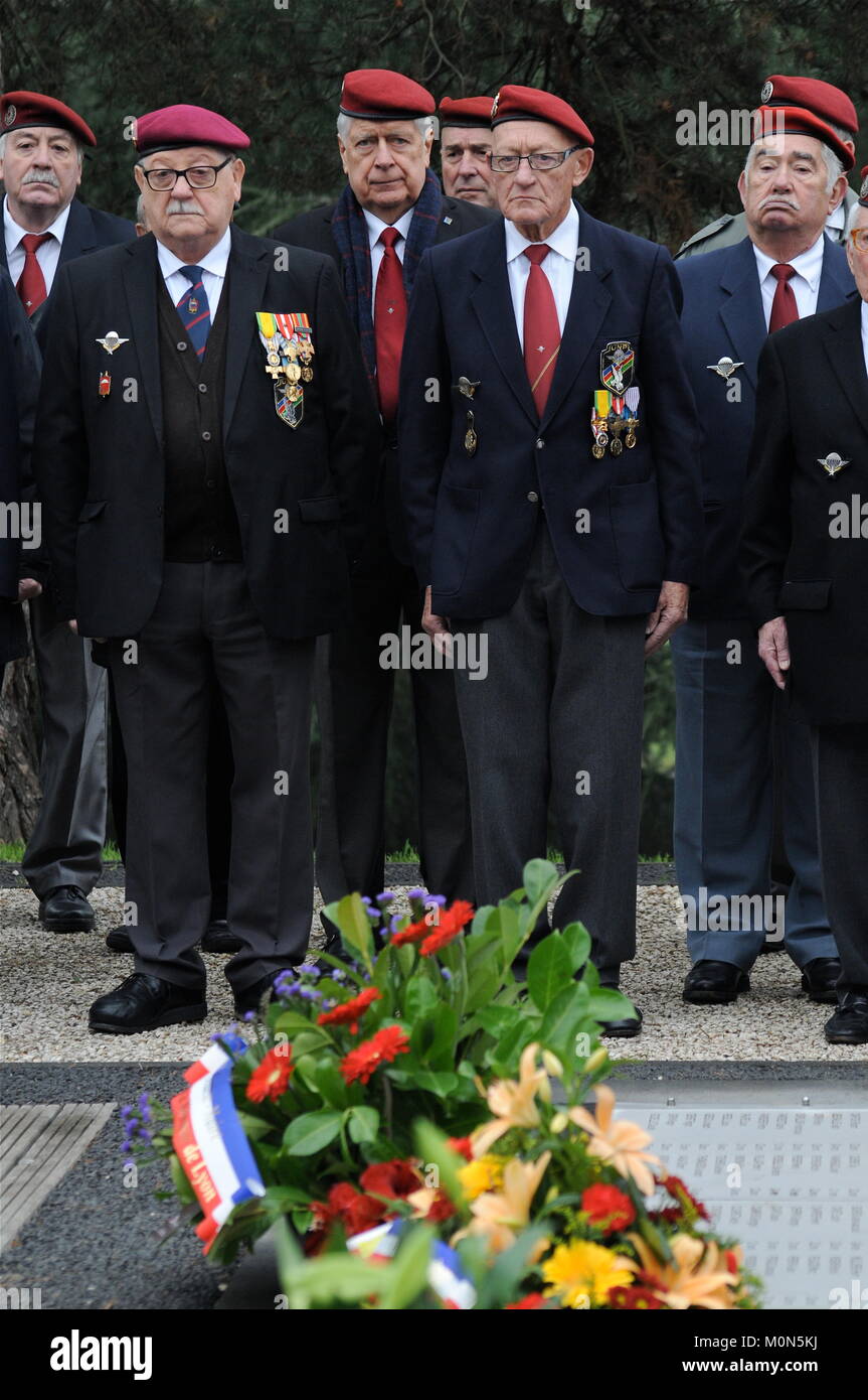 Paratroopers vets attend Homage ceremony paid to soldiers killed in ...