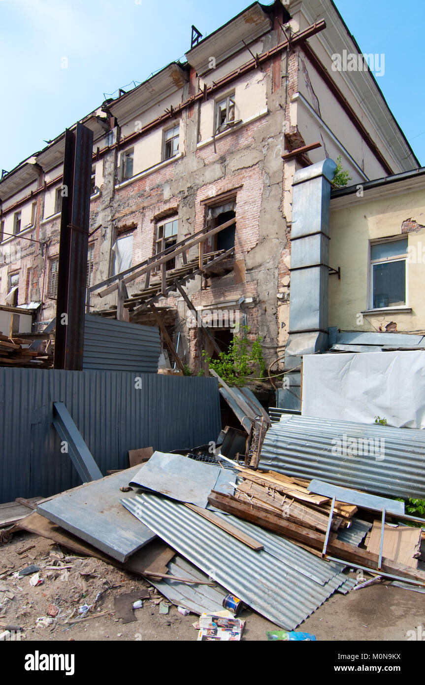 Old destroyed house Stock Photo - Alamy