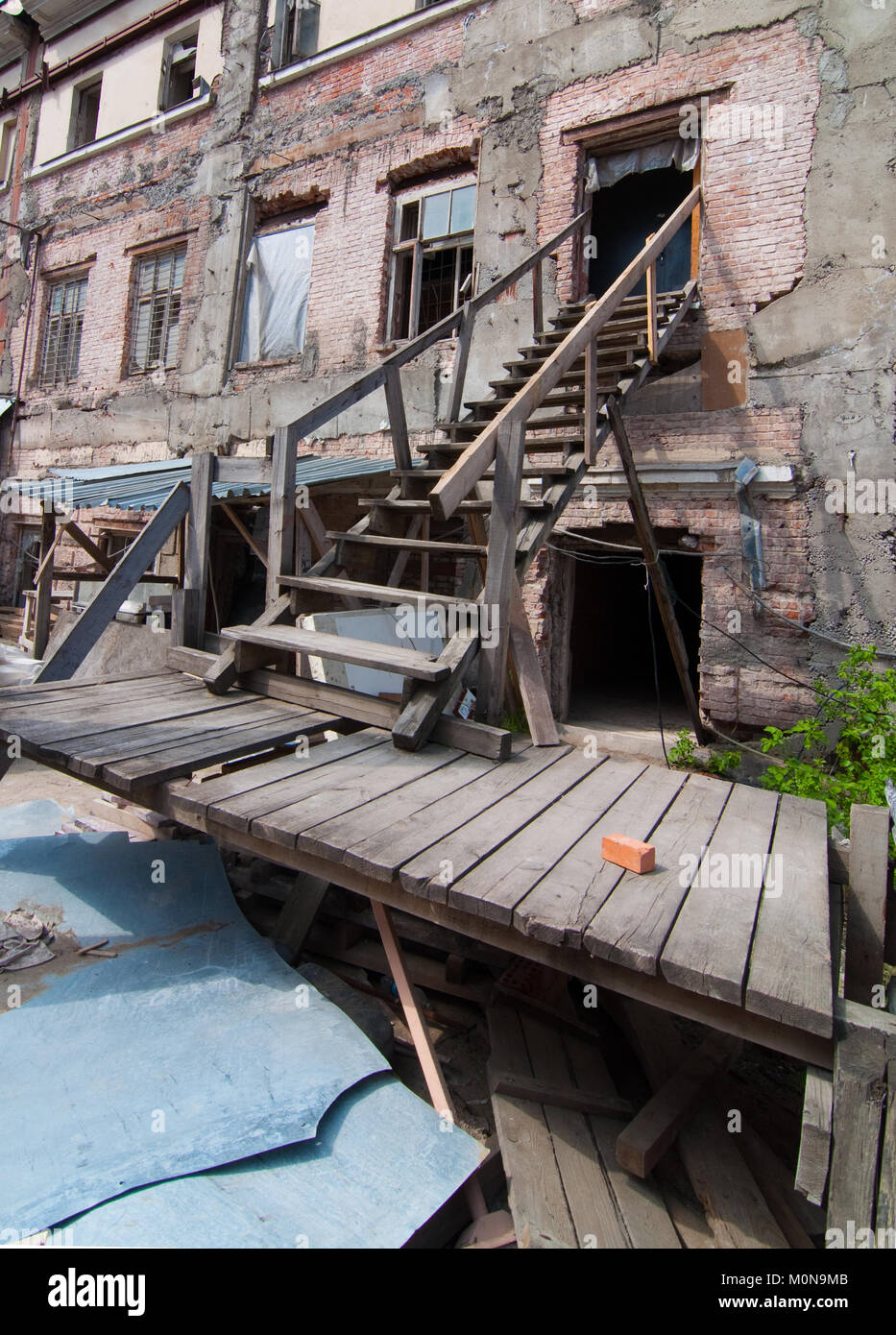 Old destroyed house Stock Photo - Alamy