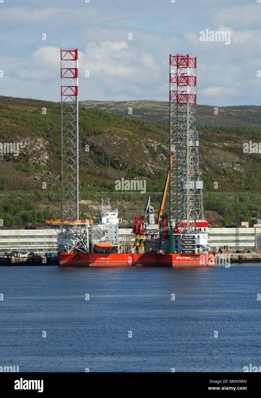 Arctic oil rig hi-res stock photography and images - Alamy