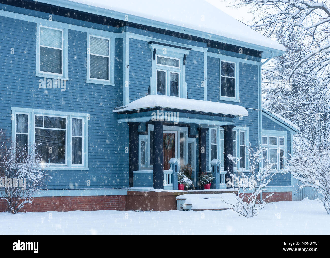 Older traditional North America home in winter Stock Photo - Alamy