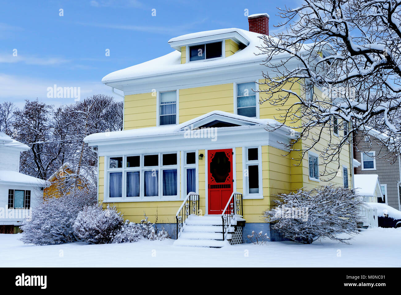 Weather house hi-res stock photography and images - Alamy