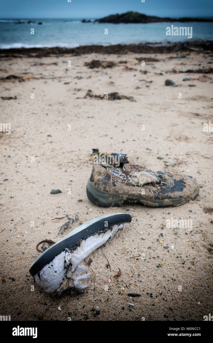 Litter rubbish shoe waste hi-res stock photography and images - Alamy