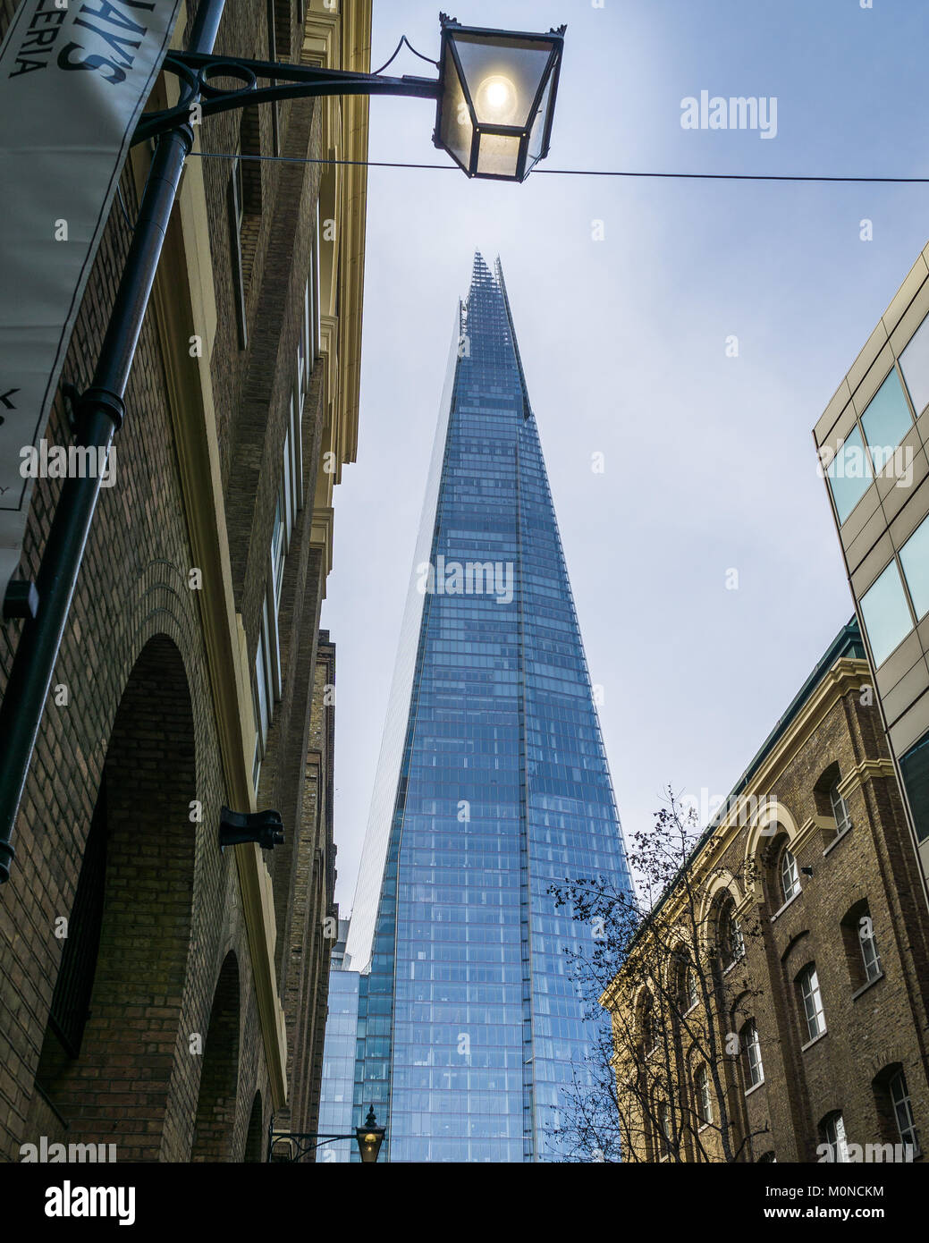 Grey Sky City Buildings London Stock Photos & Grey Sky City Buildings ...