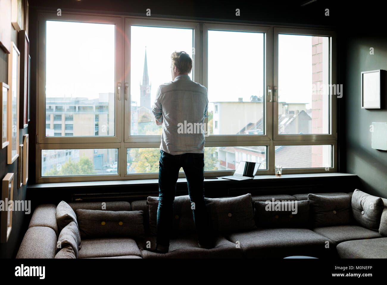 Office break out area hi-res stock photography and images - Alamy