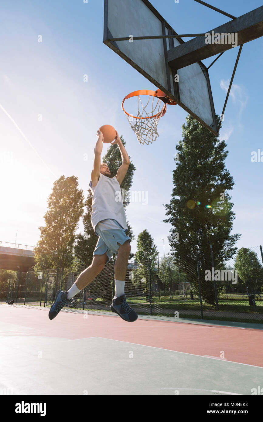 Man playing basketball Stock Photo - Alamy