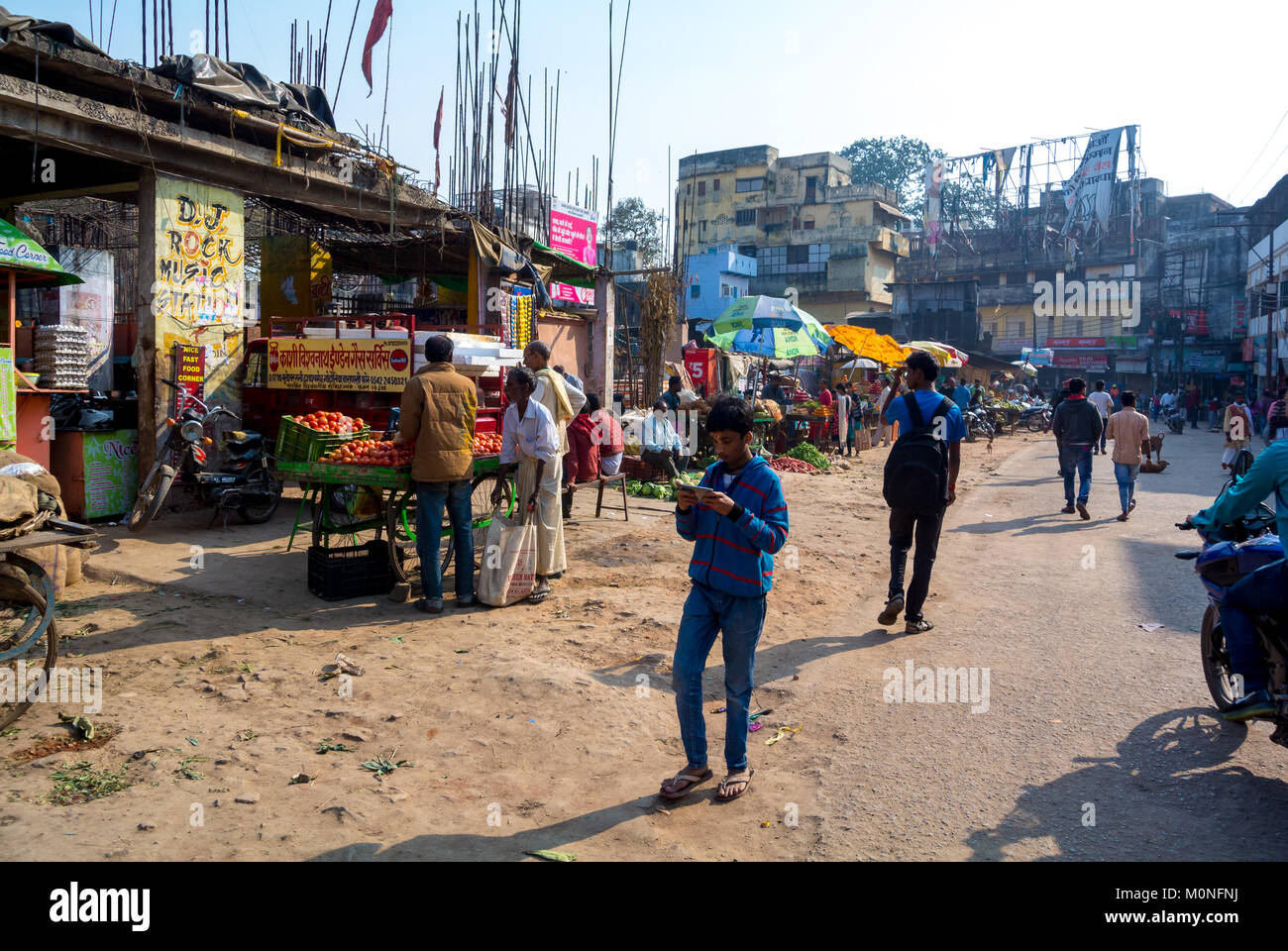 Varanasi street market hi-res stock photography and images - Alamy