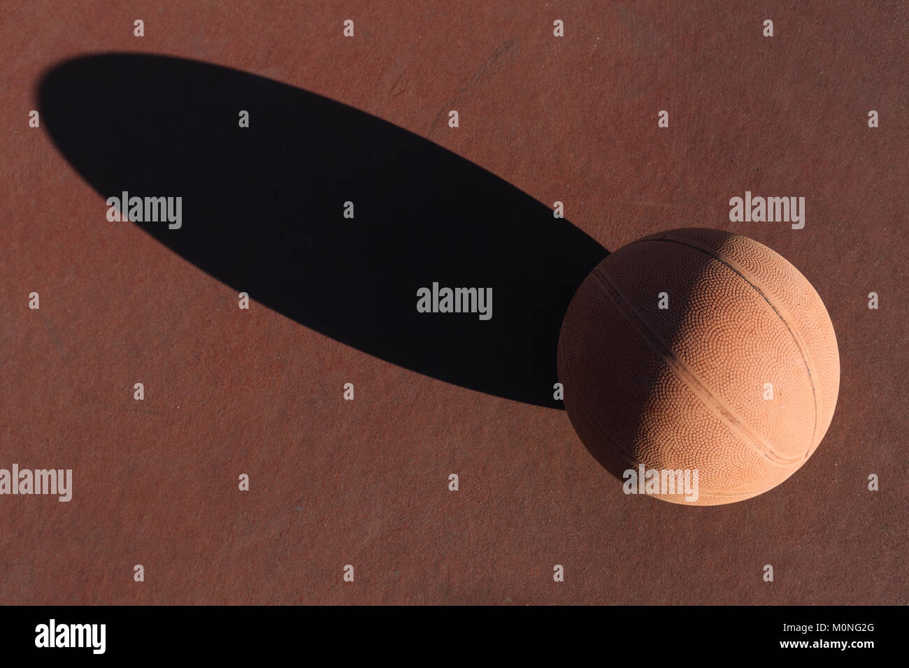 Basketball, shadow of basketball Stock Photo - Alamy