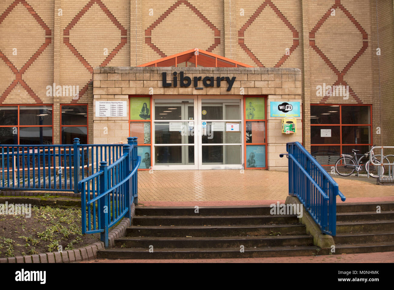 Scunthorpe Central Library entrance - Scunthorpe, Lincolnshire, United ...