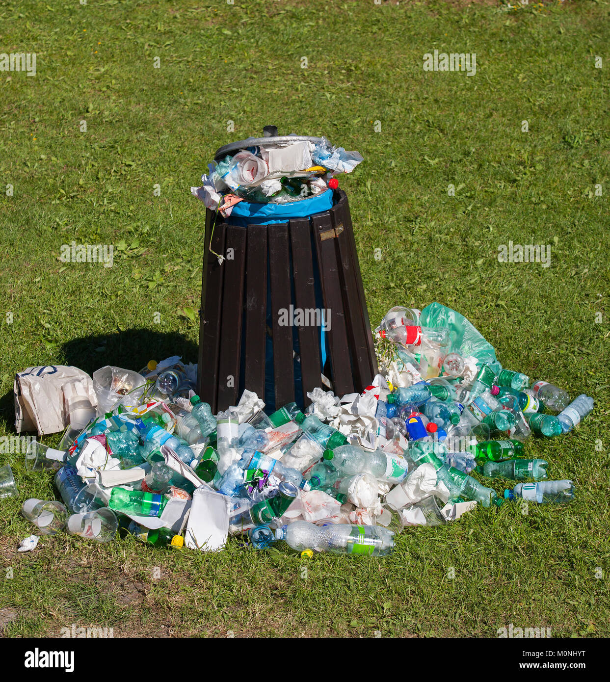 Full waste bin hi-res stock photography and images - Alamy