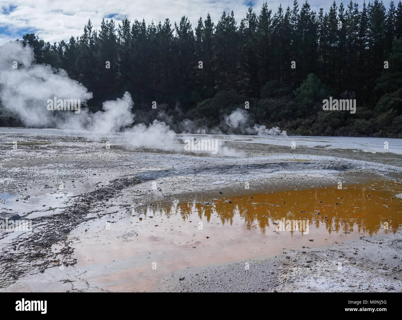 Wai o tapu thermal wonderland on north island of new zealand hi-res ...