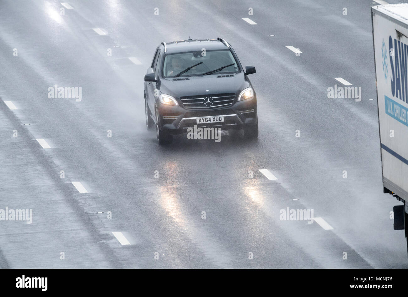 M1 motorway, Chesterfield, England. 21st January 2018. Snow, rain and ...