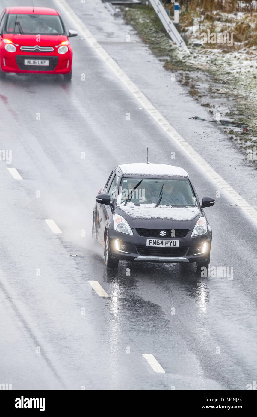 M1 motorway, Chesterfield, England. 21st January 2018. Snow, rain and ...
