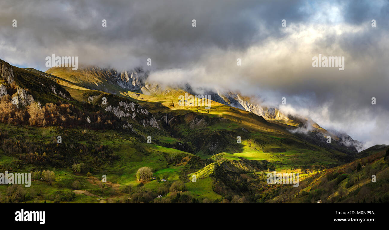 Wide panotamic view of Pyrenees on sunrise, France Stock Photo - Alamy
