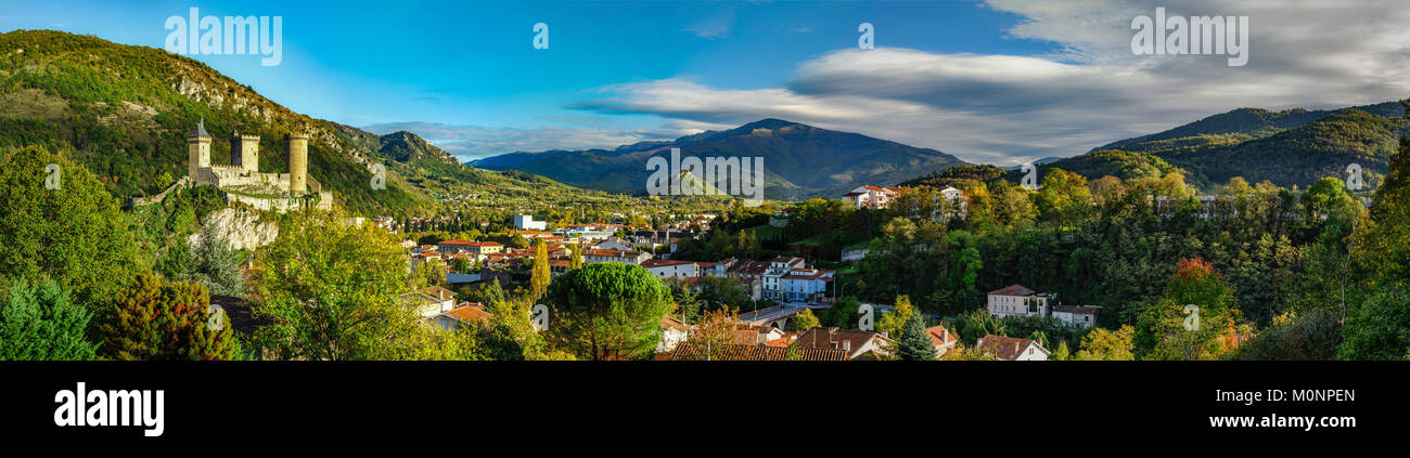 Panoramic view to old medieval castle and beautiful autumnal valley ...