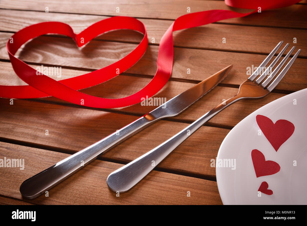 Wood table setting heart hi-res stock photography and images - Alamy