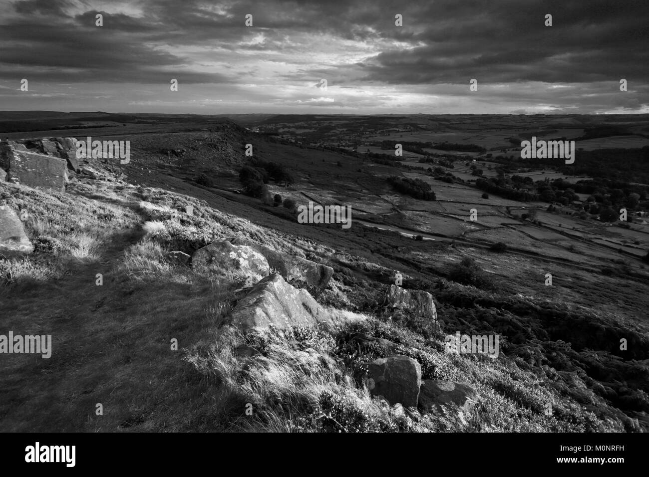 Sunset on Curbar Edge, Peak District National Park, Derbyshire, England ...