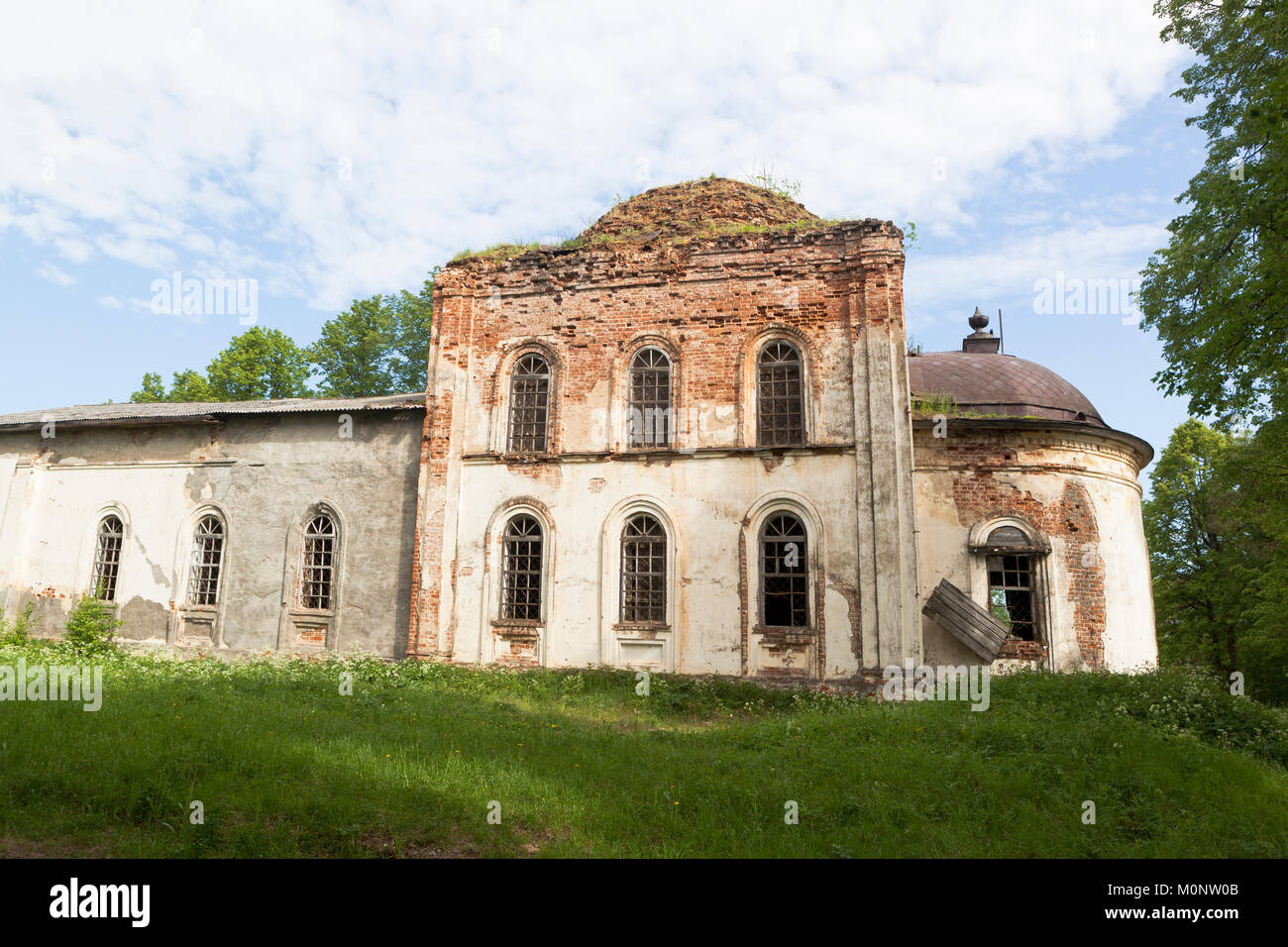 Crumbling Church of Resurrection in village Lipki, Verhovazhskogo ...