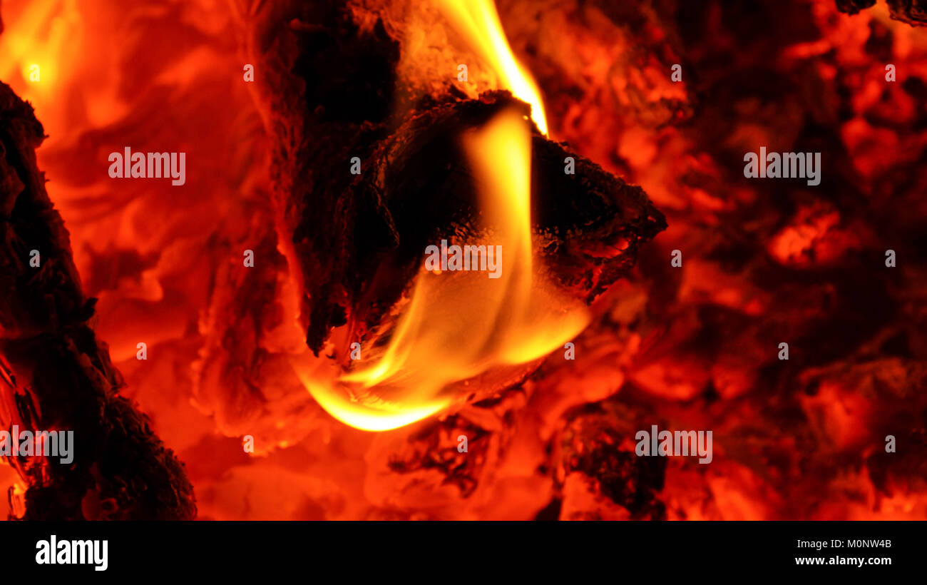 Hot coals in a fireplace Stock Photo - Alamy