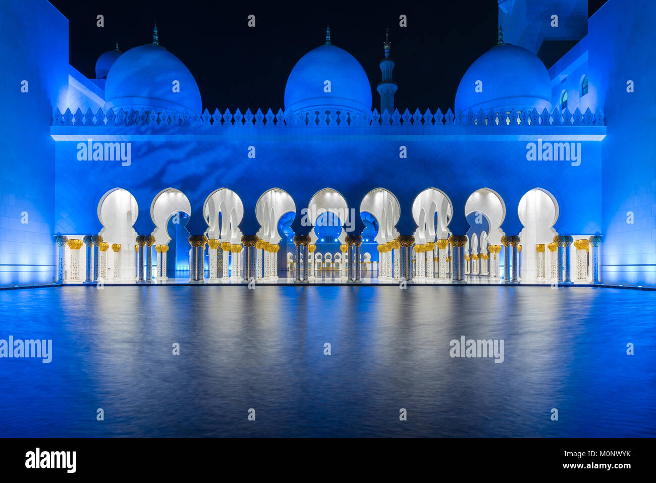 The architecture of the Sheikh Zayed Grand Mosque in Abu Dhabi, UAE ...