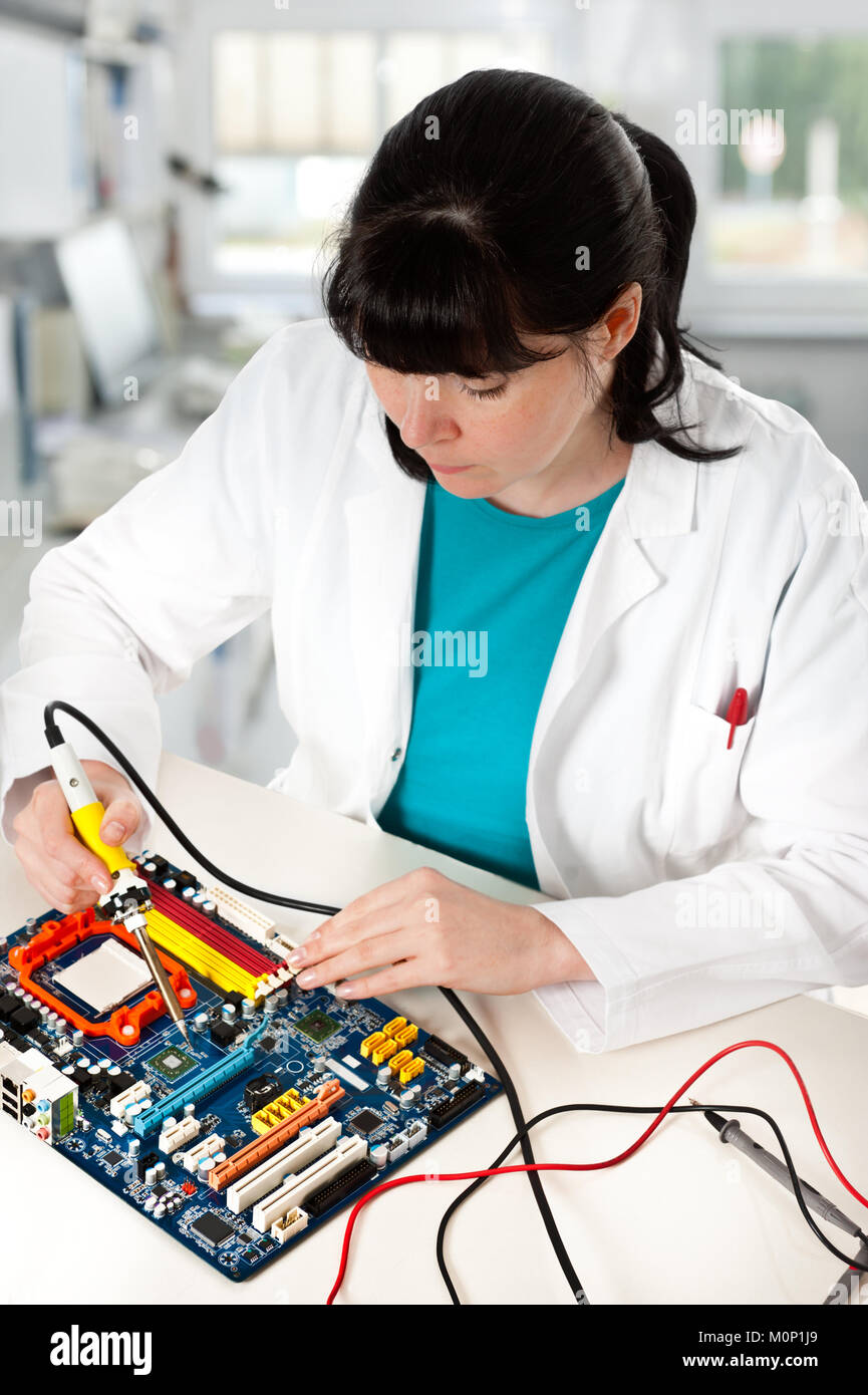 Tech tests electronic equipment in service centre Stock Photo - Alamy