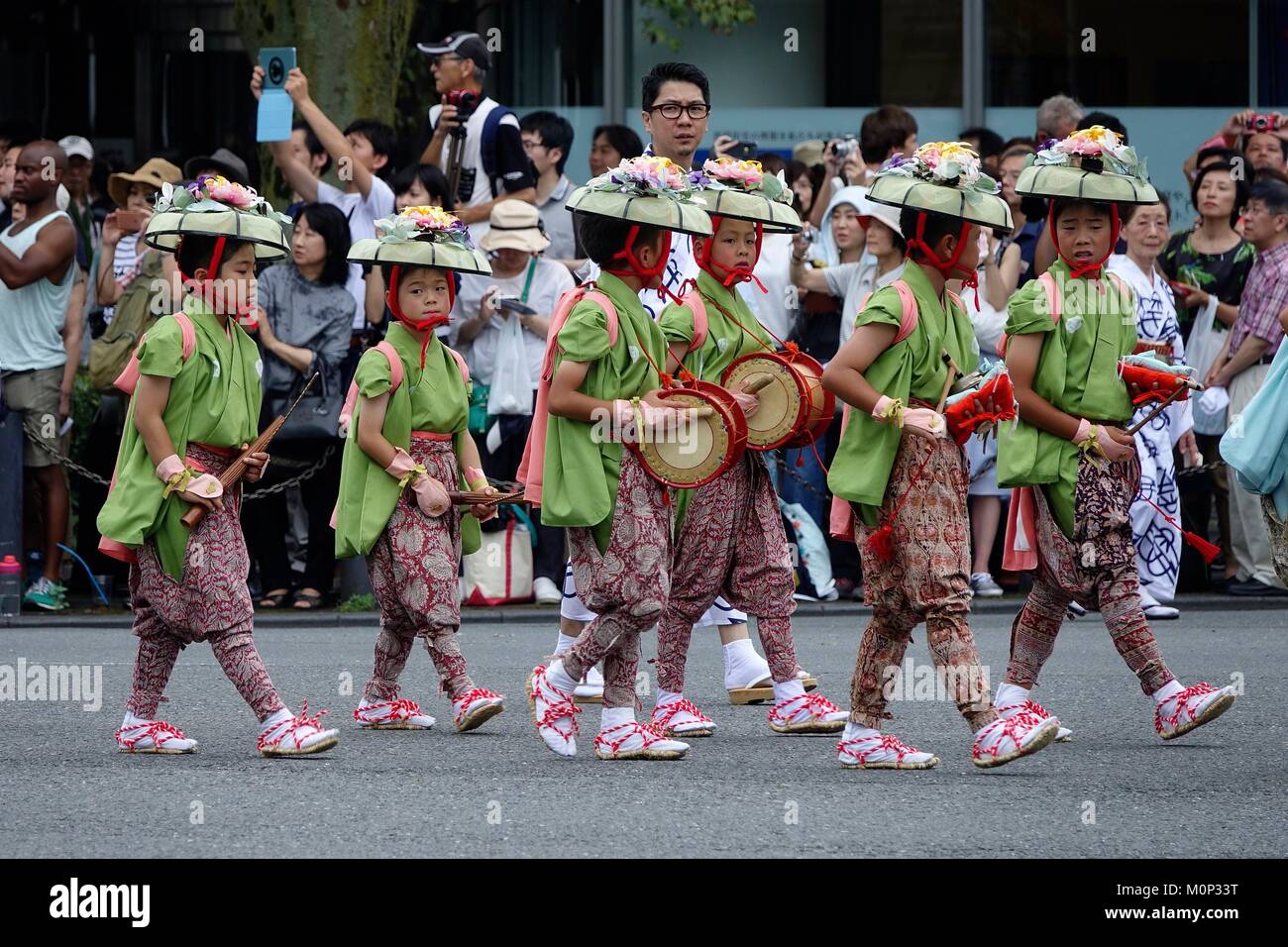Japan children parade hi-res stock photography and images - Alamy