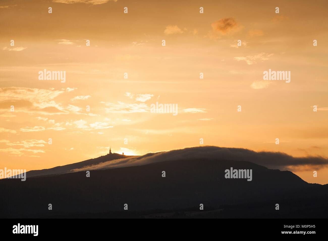 Landscape sunset silhouette hi-res stock photography and images - Alamy