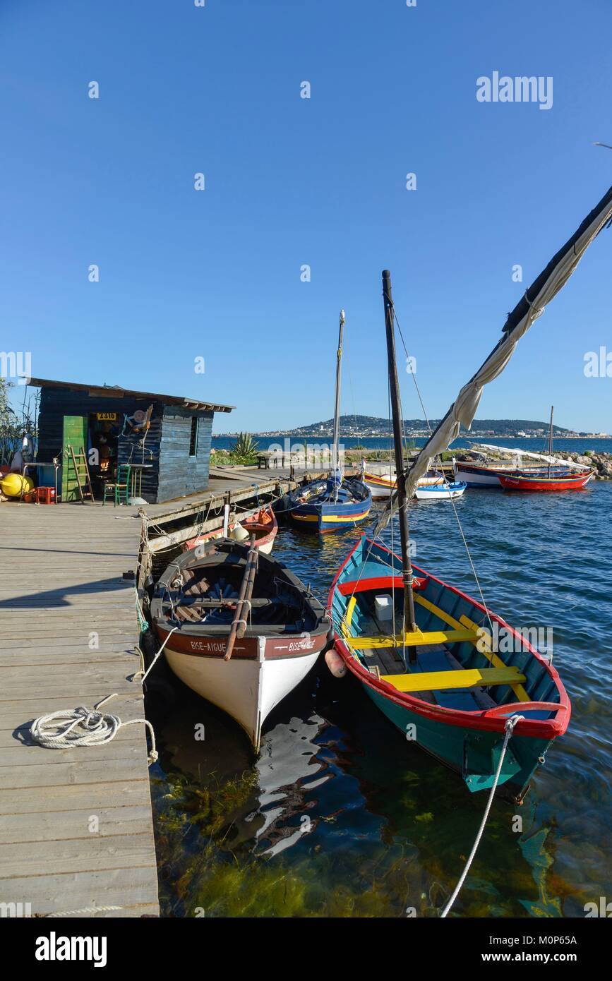France,Herault,Bouzigues,lagoon of Thau,small fishing port with ...