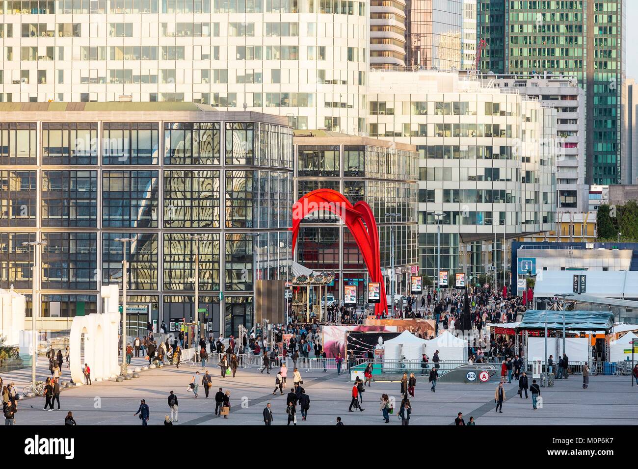 Esplanade de la defense station hi-res stock photography and images - Alamy