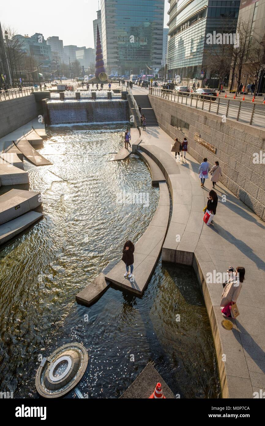 Cheonggyecheon river hi-res stock photography and images - Alamy