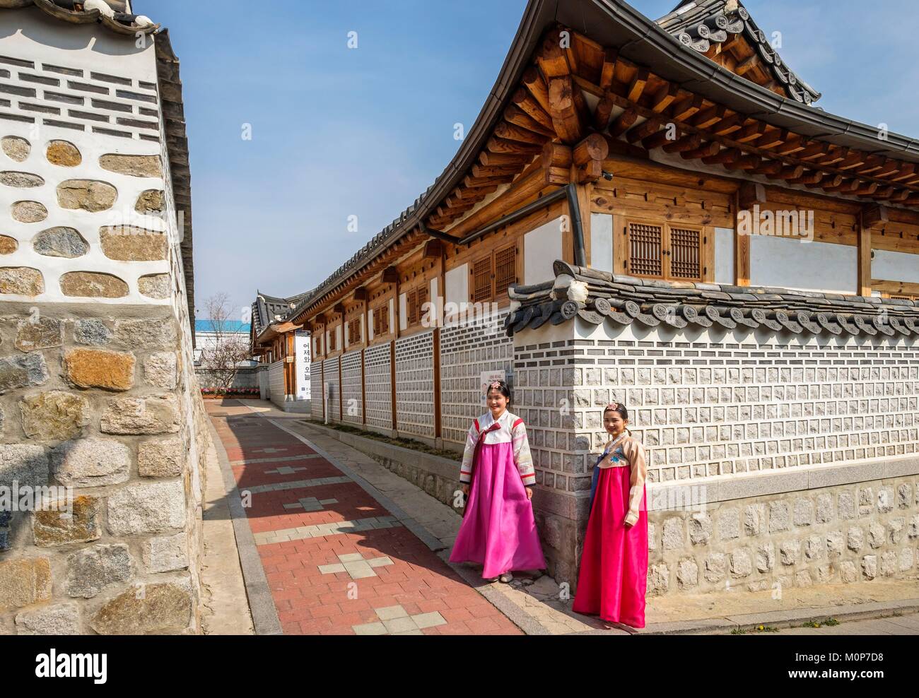 Joseon dynasty traditional costume hi-res stock photography and images ...