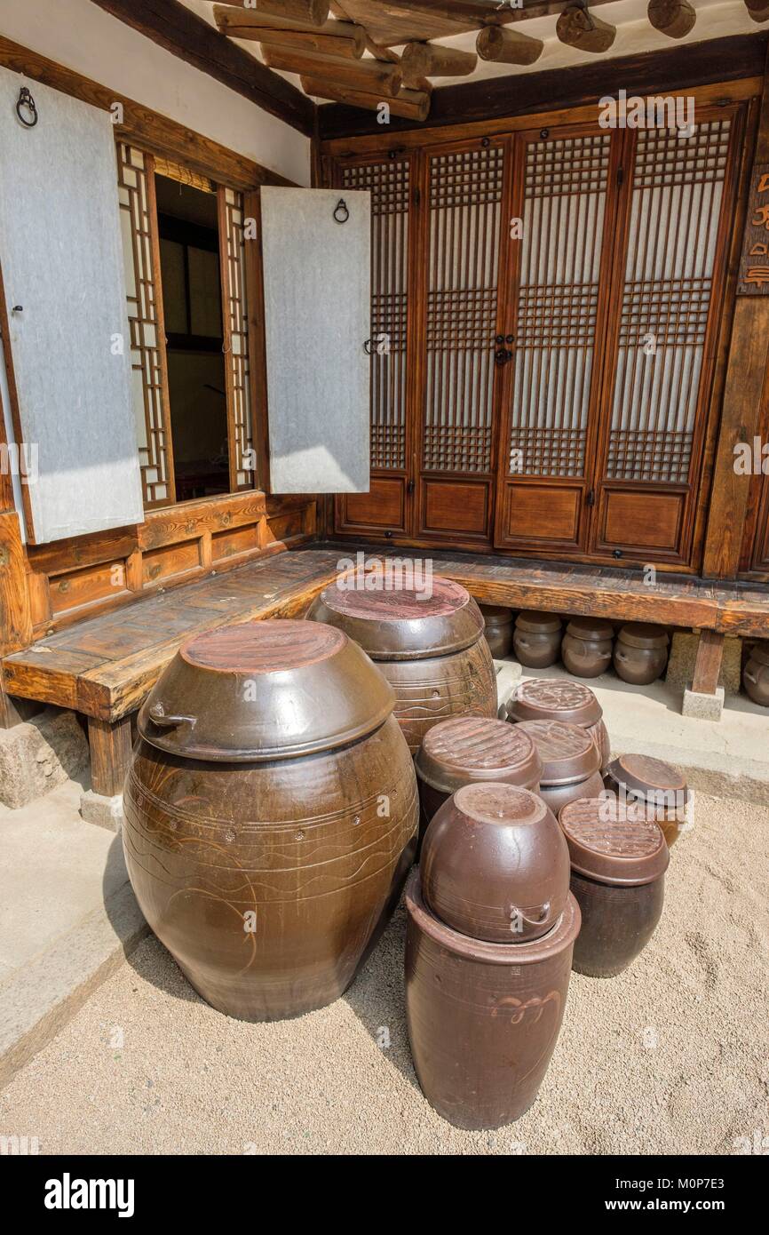 Bukchon hanok village craft hi-res stock photography and images - Alamy