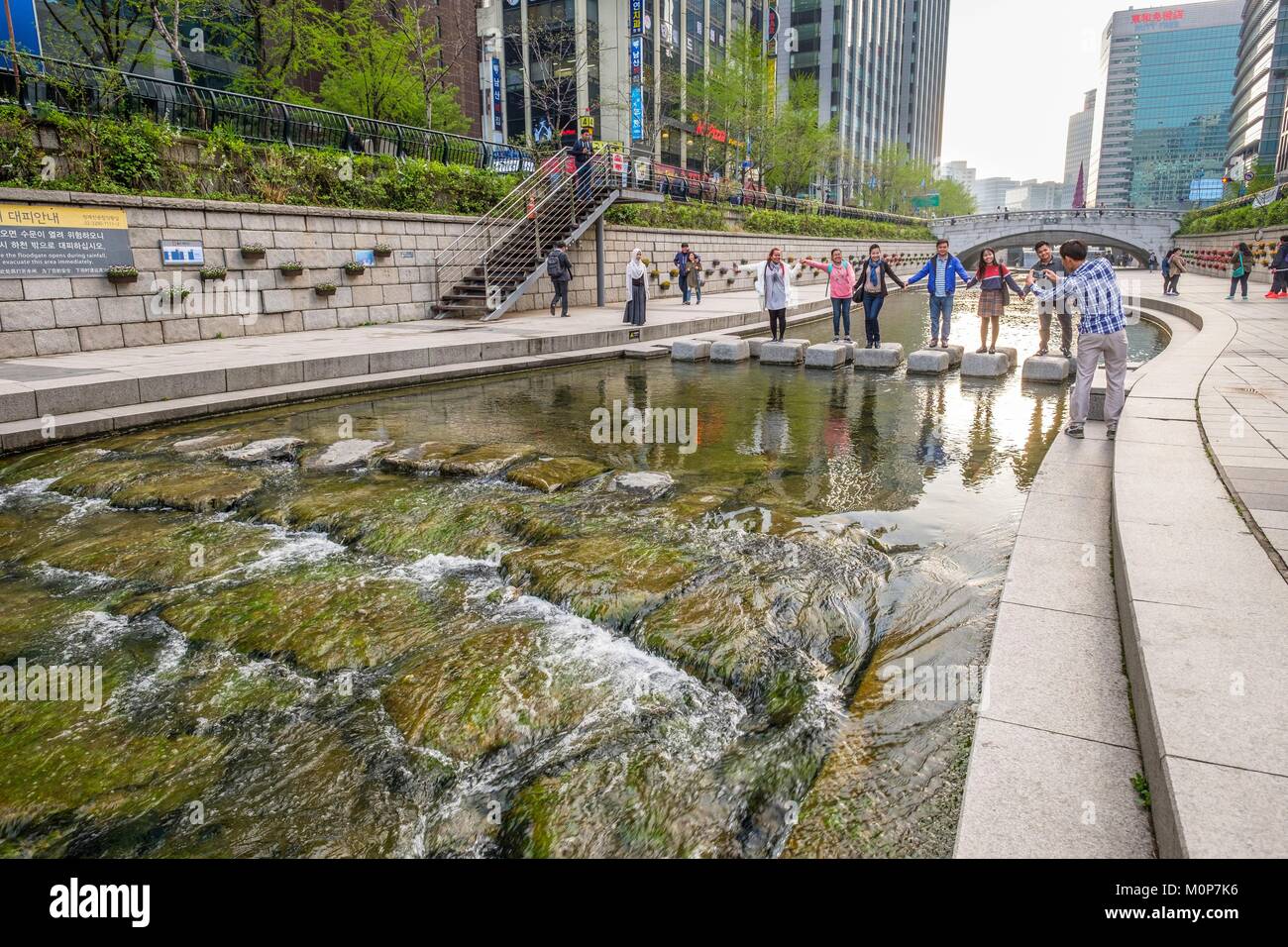 Cheonggyecheon river hi-res stock photography and images - Alamy
