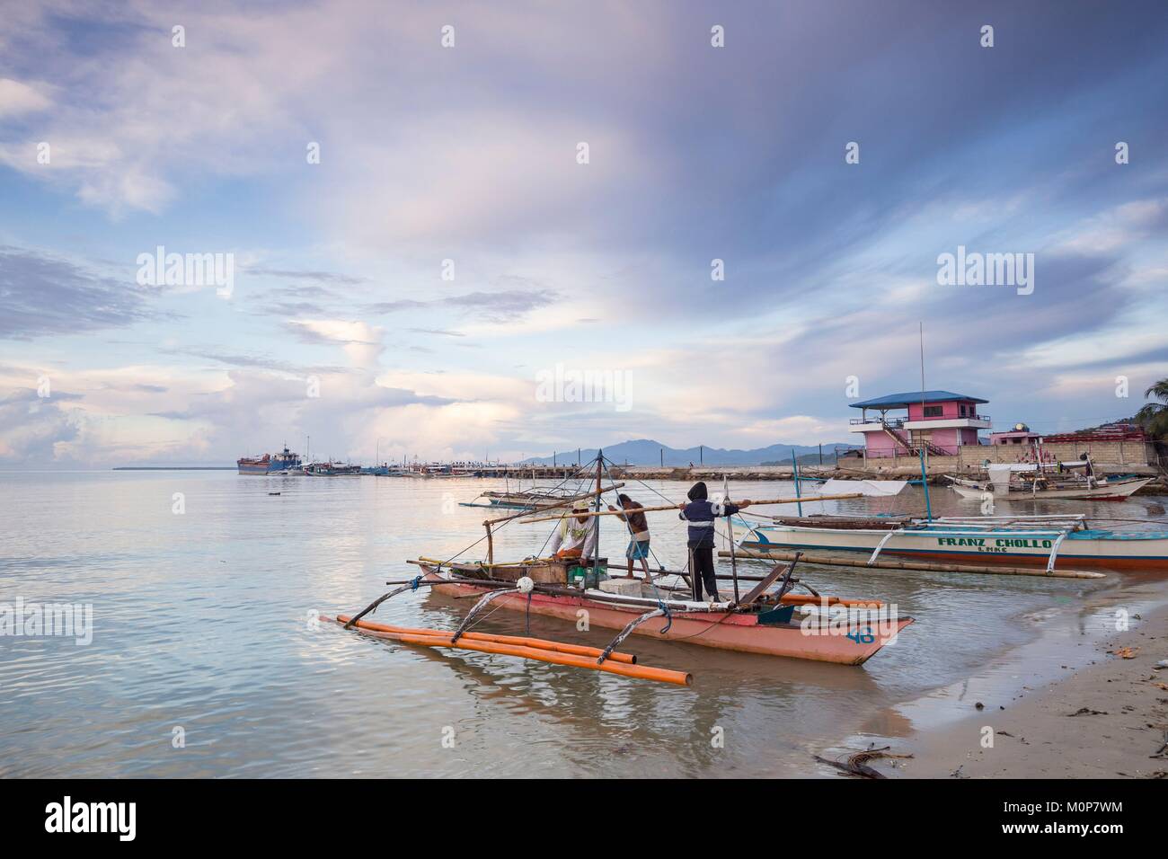 Philippines,Palawan,Roxas,fishermen coming back from the sea on Roxas ...