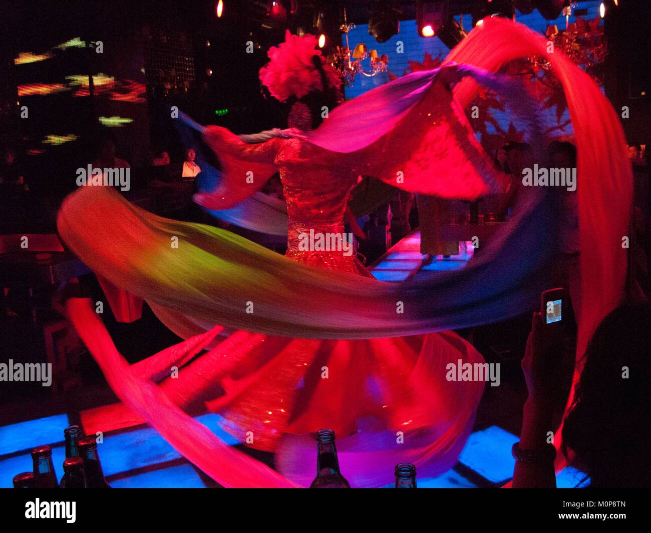 Chinese woman dancer hi-res stock photography and images - Alamy