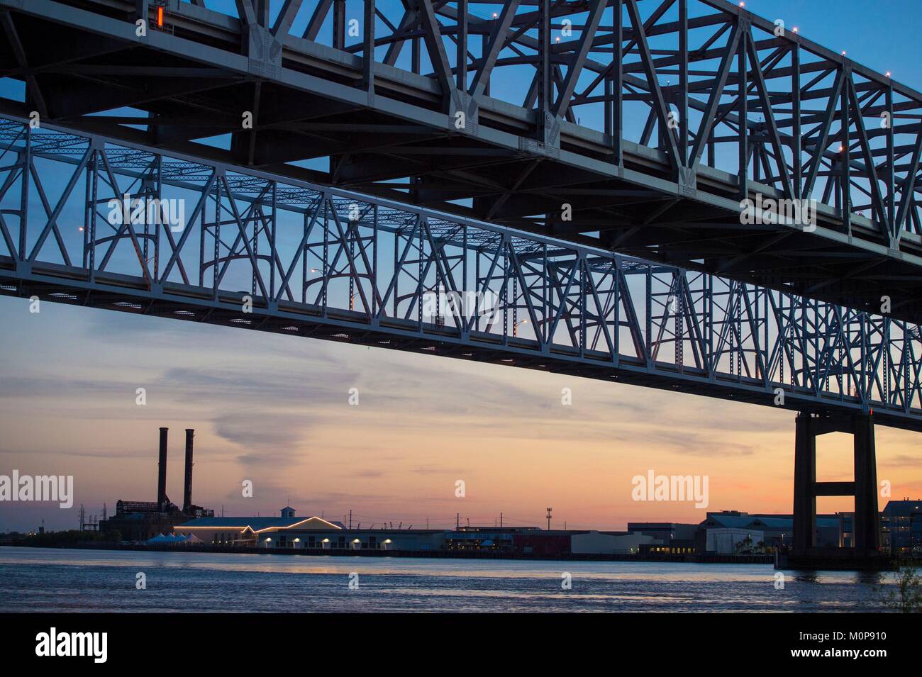 Crescent city connection bridge over mississippi river hi-res stock ...