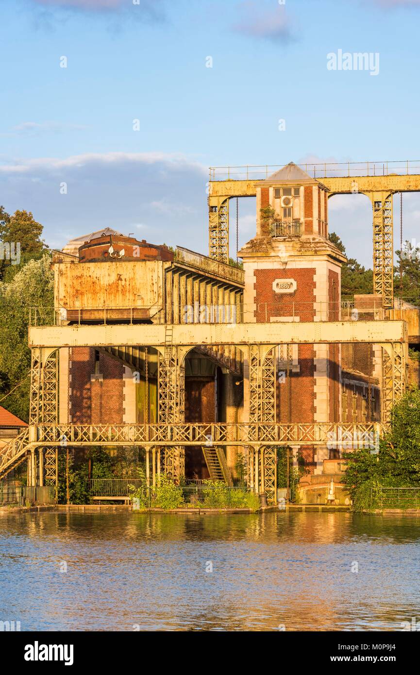 France,Pas-de-Calais,Arques,the Fontinettes lift is an old boat lift ...