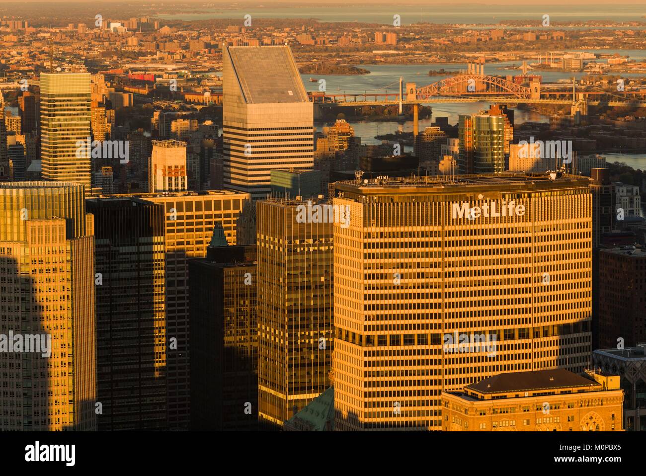 Elevated view of the met life building hi-res stock photography and ...
