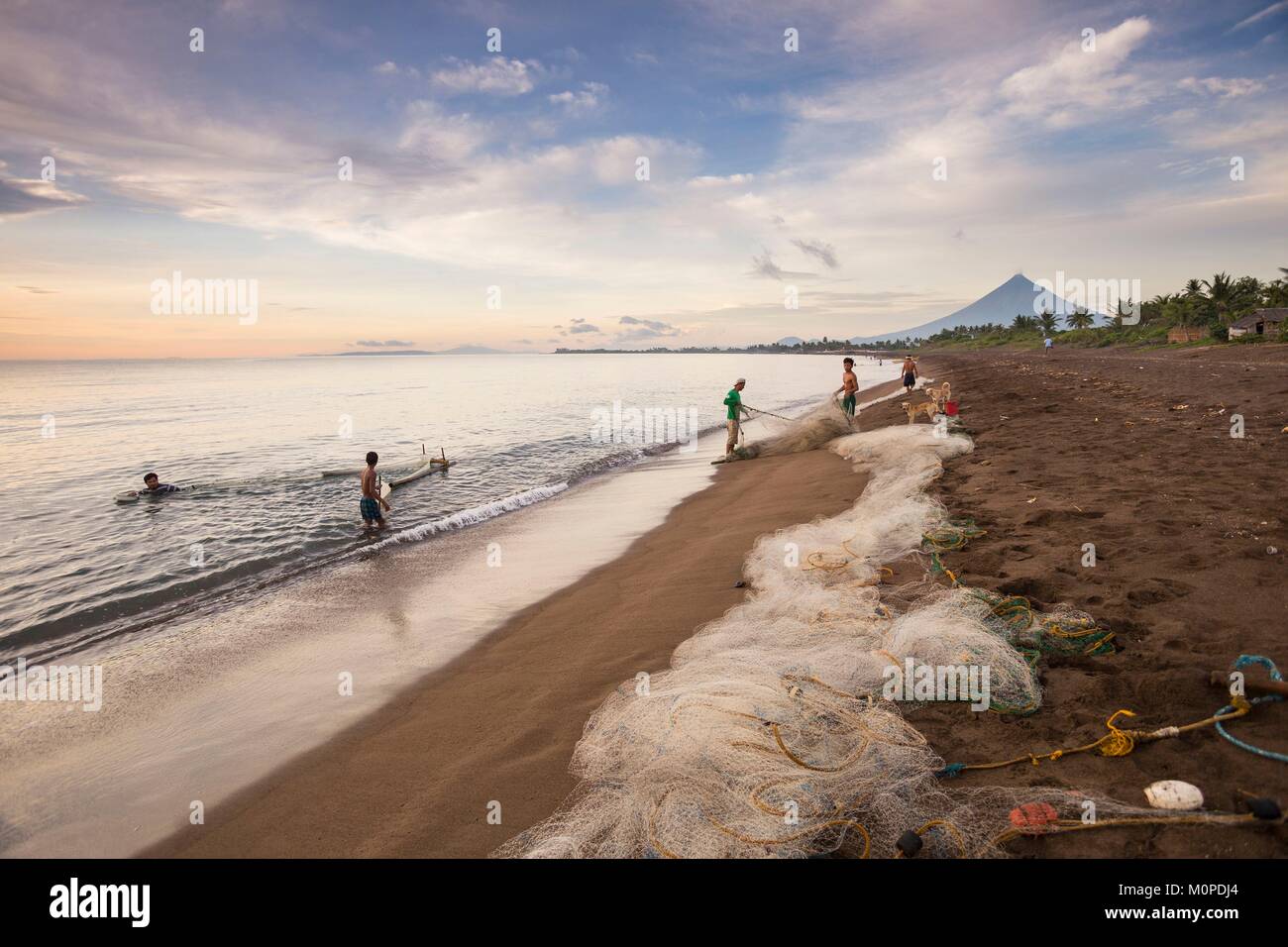 Philippines,Luzon,Albay Province,Tiwi,fishermen bringing a fishnet on ...