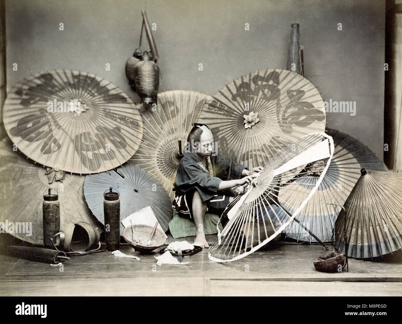 c. 1880s Japan - umbrella and parasol maker Stock Photo - Alamy