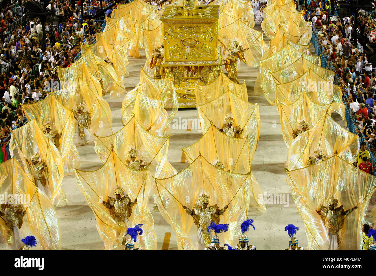 Samba school presentation at Sambodrome in Rio de Janeiro carnival ...
