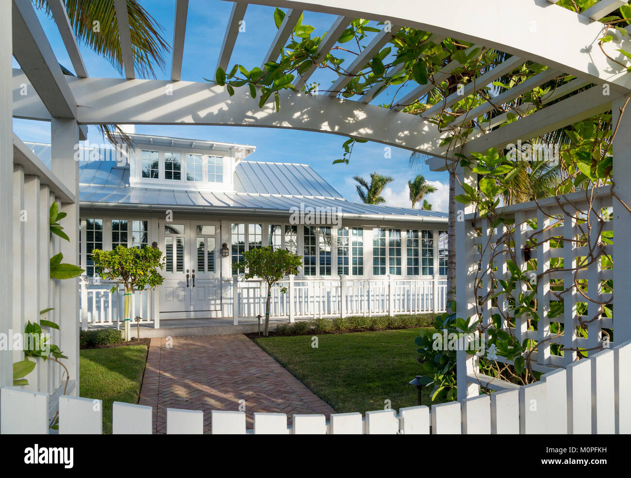 Dormer cottage hi-res stock photography and images - Alamy