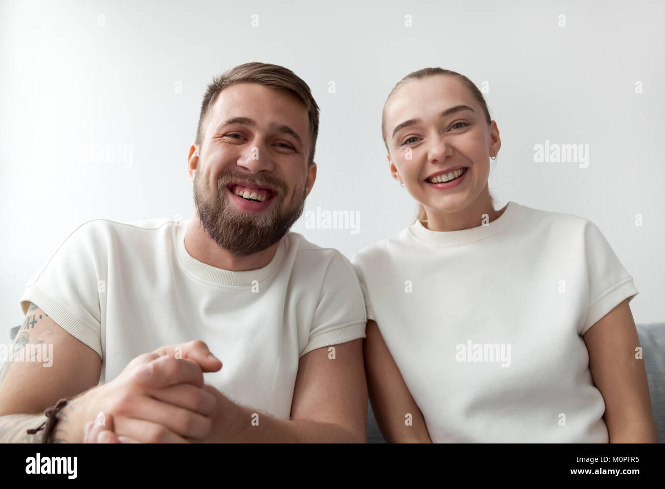 Videocall couple hi-res stock photography and images - Alamy