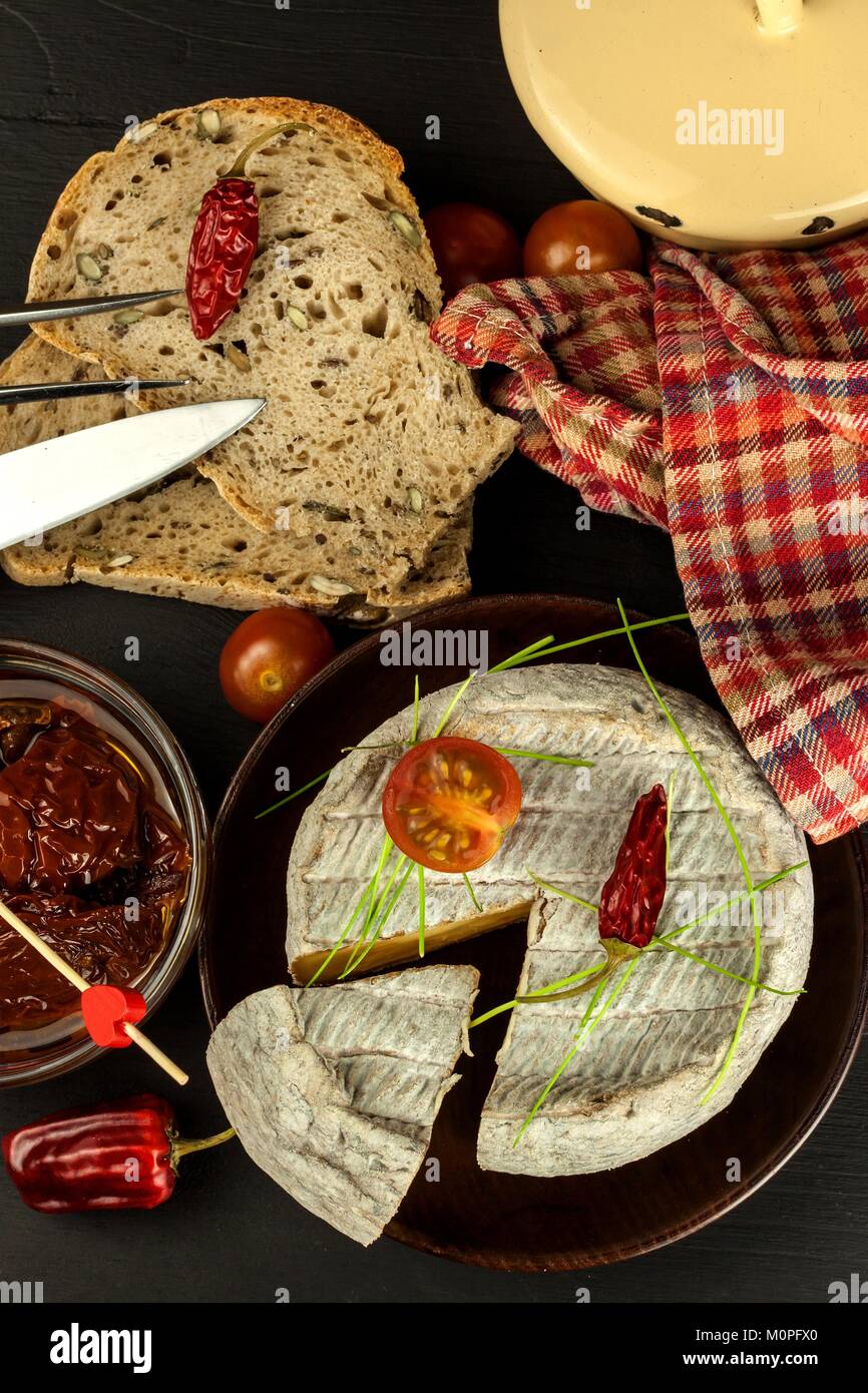 Runny camembert hi-res stock photography and images - Alamy