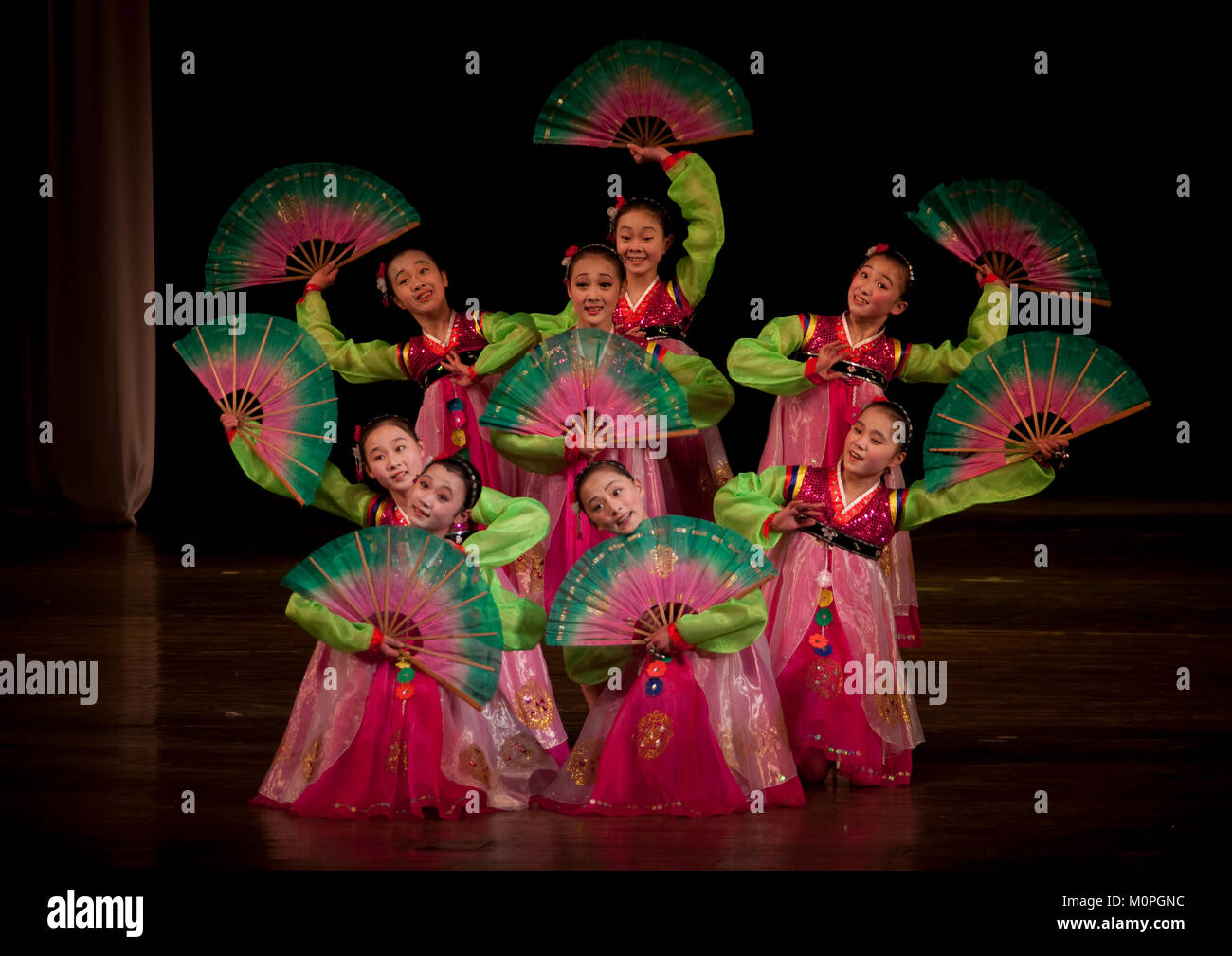 Korean girl stage dance hi-res stock photography and images - Alamy