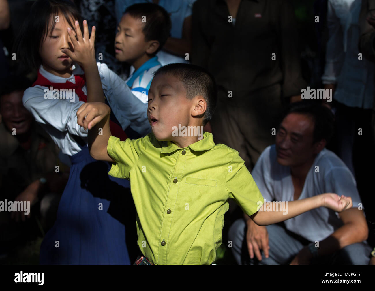 Children entertainement hi-res stock photography and images - Alamy
